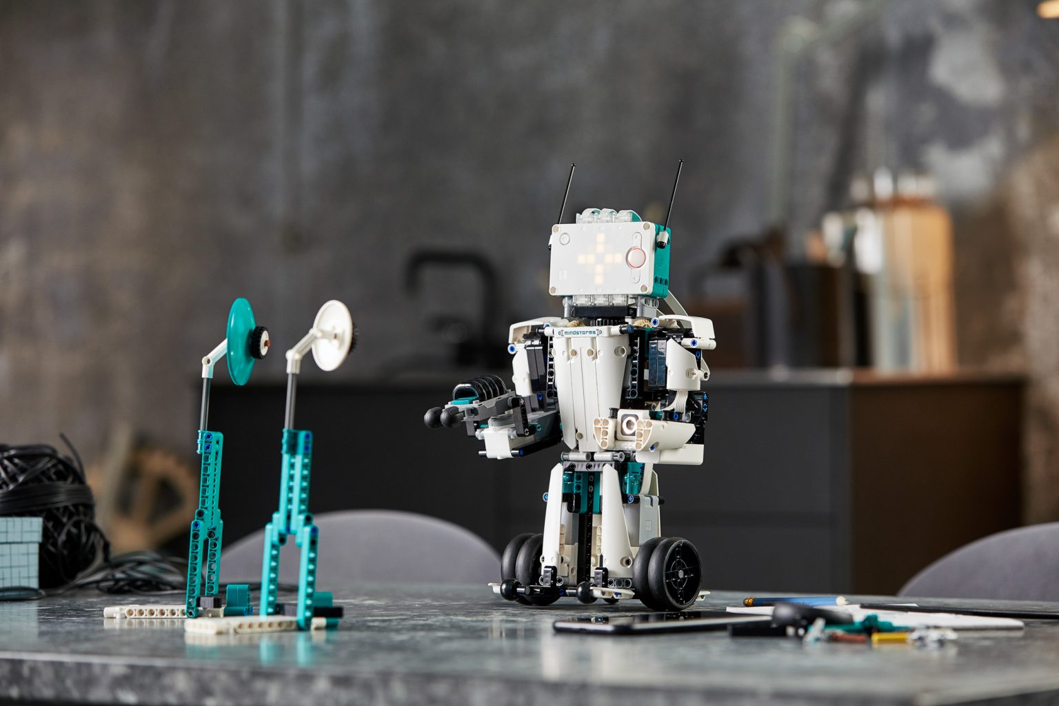 LEGO reveals new Mindstorms 51515 Robot Inventor, a 5-in-1 robotics and ...
