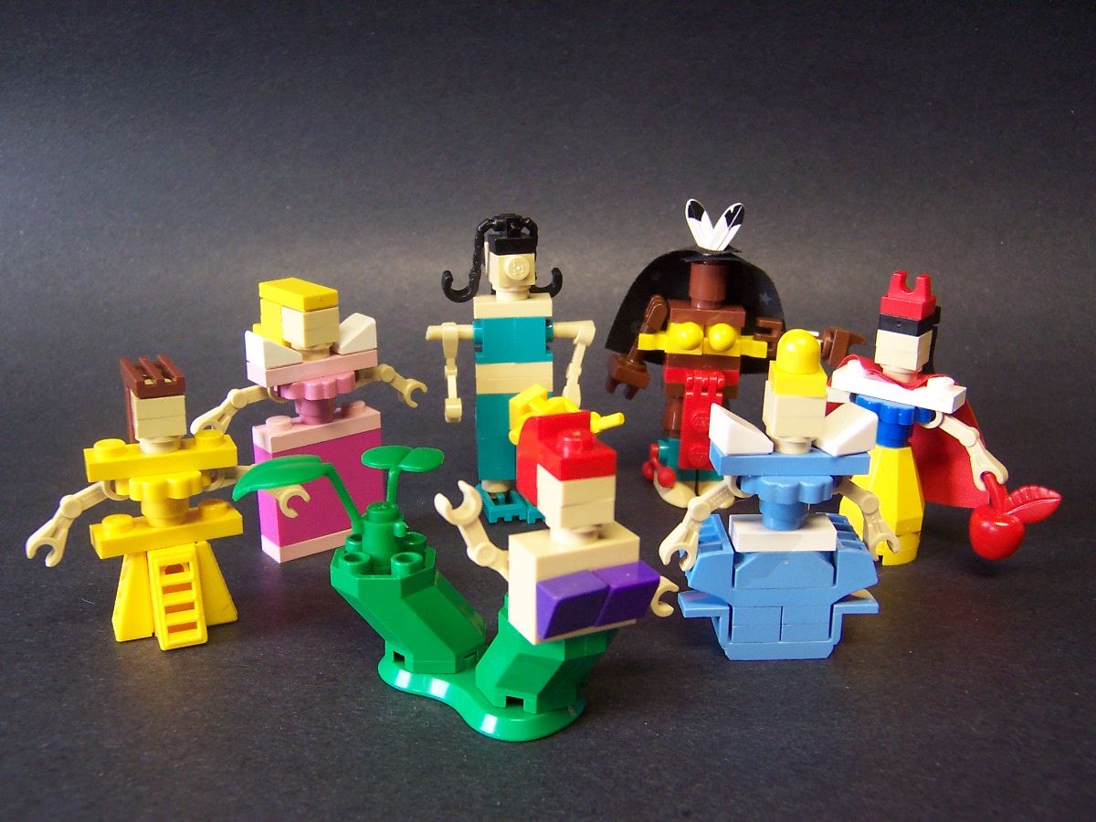 Seven Disney princesses in LEGO Miniland scale - The Brothers Brick ...
