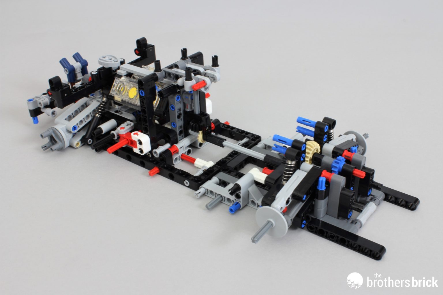 LEGO Technic 42154 2022 Ford GT - A budget supercar that doesn't cut ...