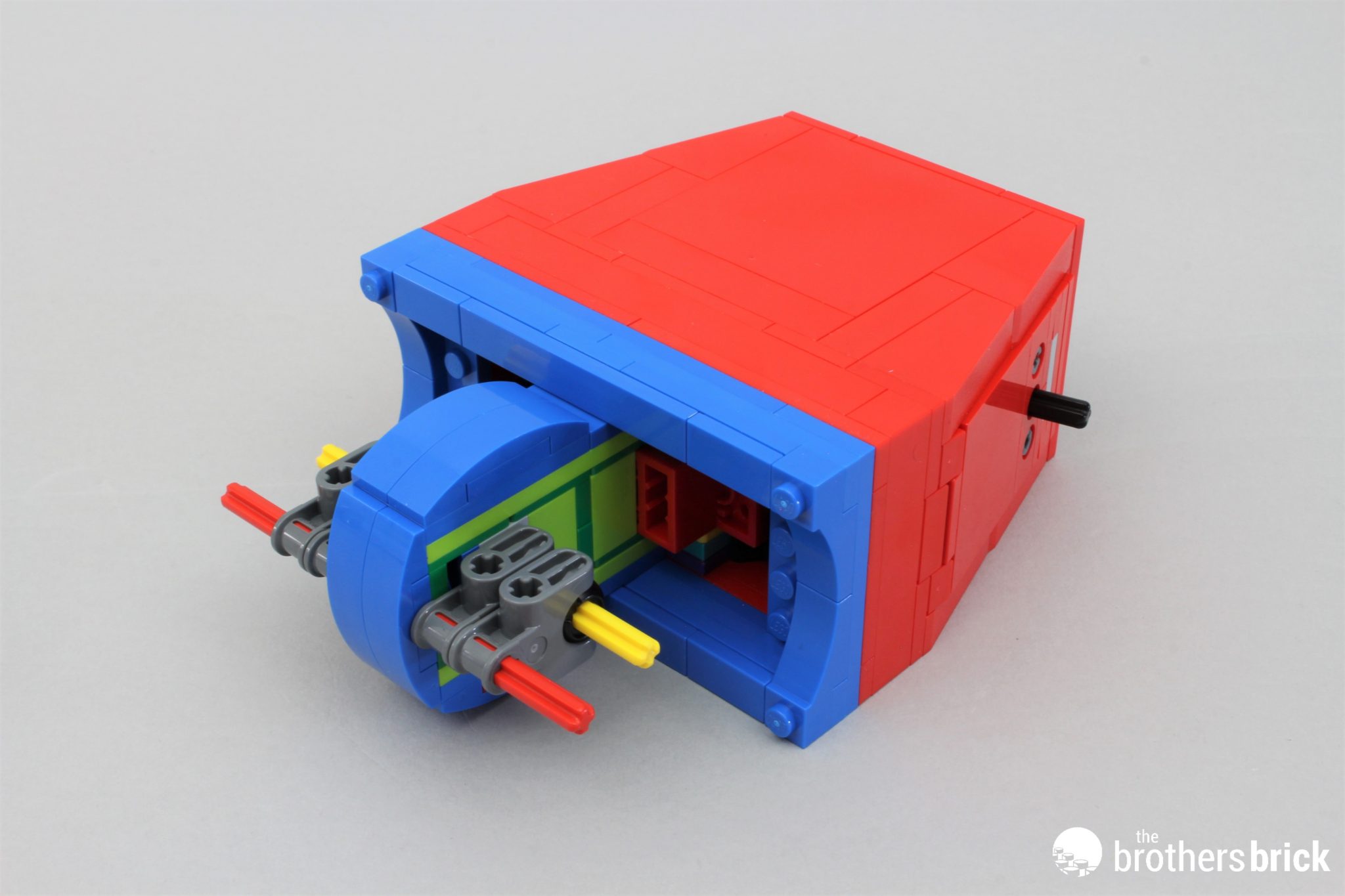 LEGO 40649 Up-Scaled LEGO Minifigure - Magnifying an icon [Review ...