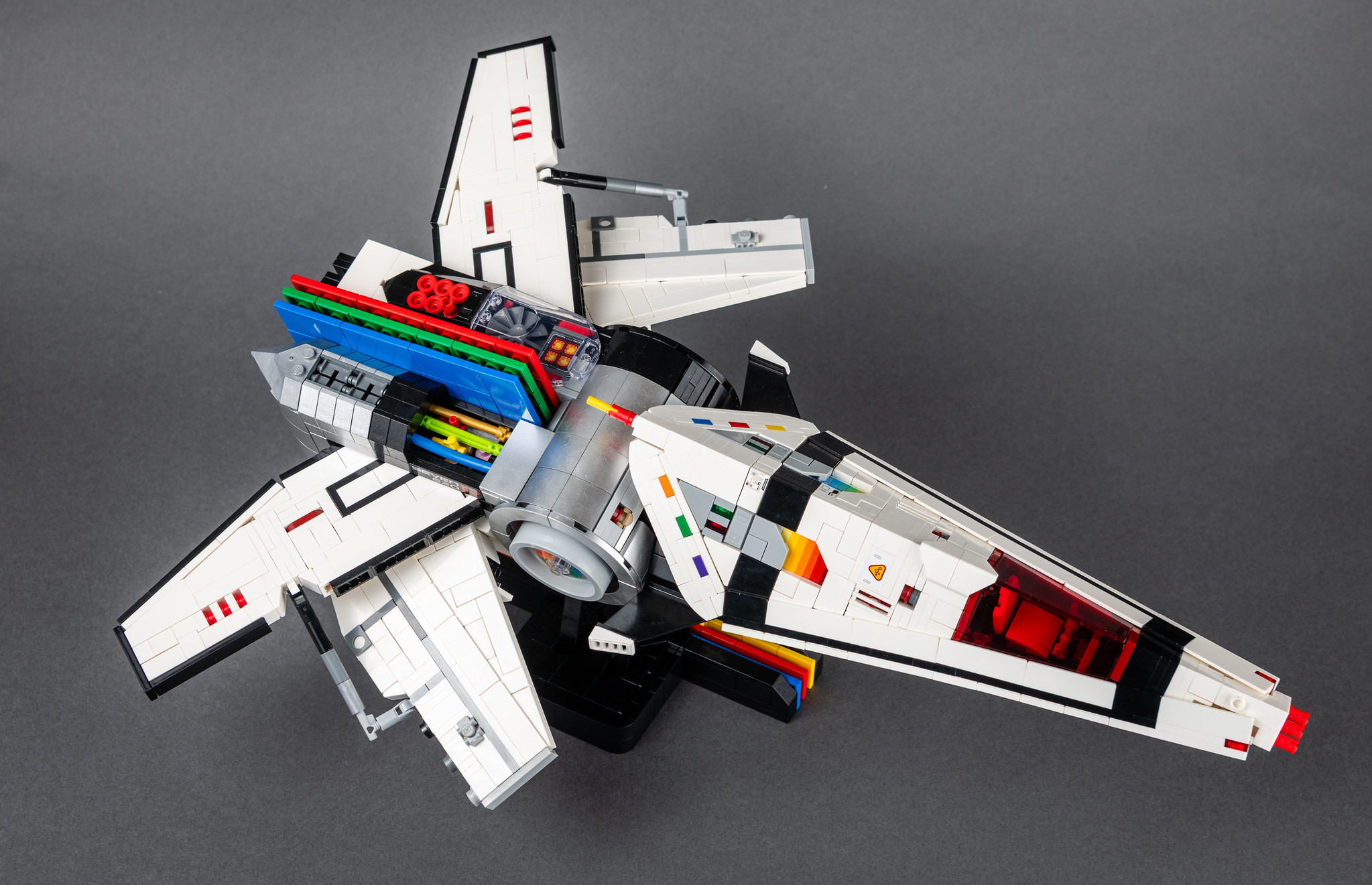 Full-spectrum starfighter runs on color - The Brothers Brick | The ...