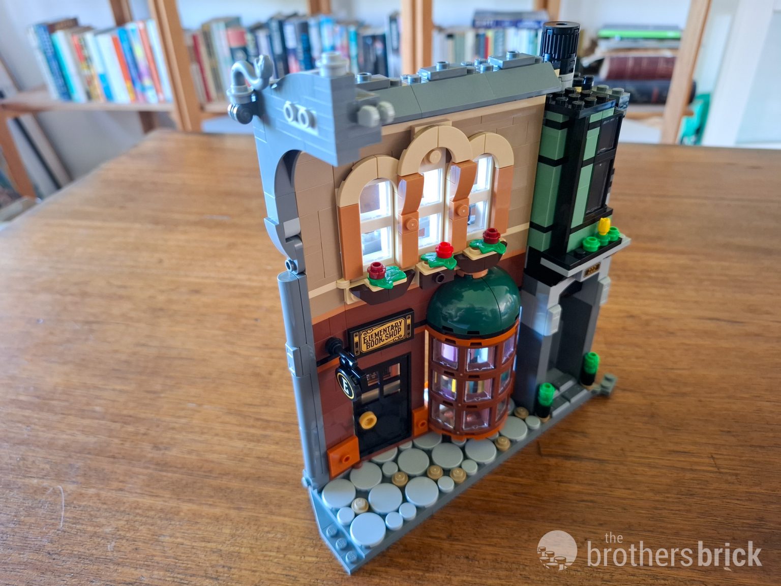 LEGO Icons 10351 Sherlock Holmes: Book Nook - A study in plastic ...
