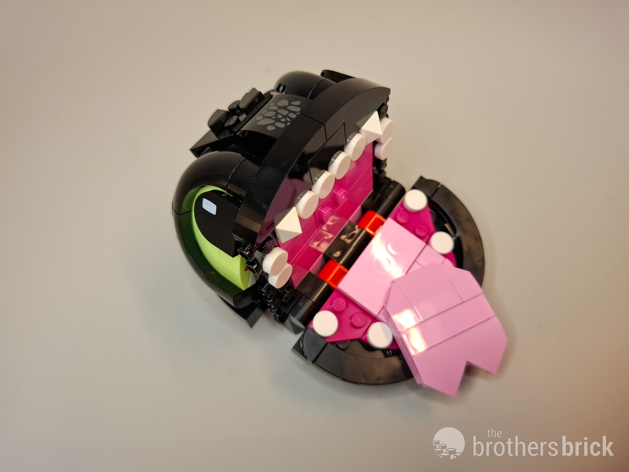 LEGO Icons 10375 How to Train Your Dragon: Toothless - Big smiles, no ...