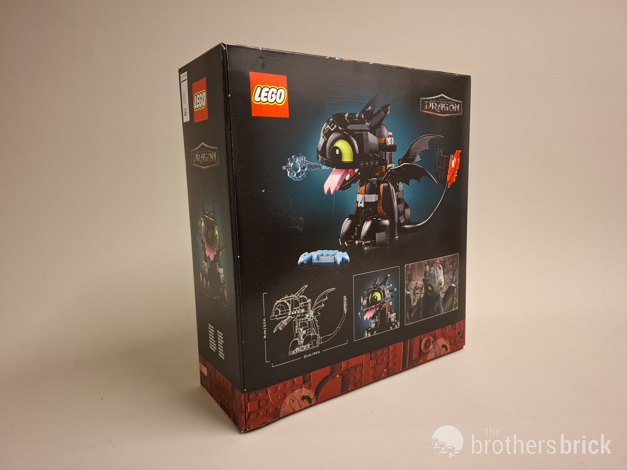 LEGO Icons 10375 How to Train Your Dragon: Toothless - Big smiles, no ...