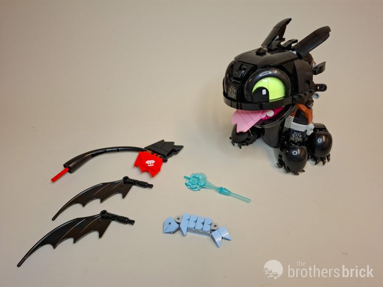 LEGO Icons 10375 How to Train Your Dragon: Toothless - Big smiles, no ...