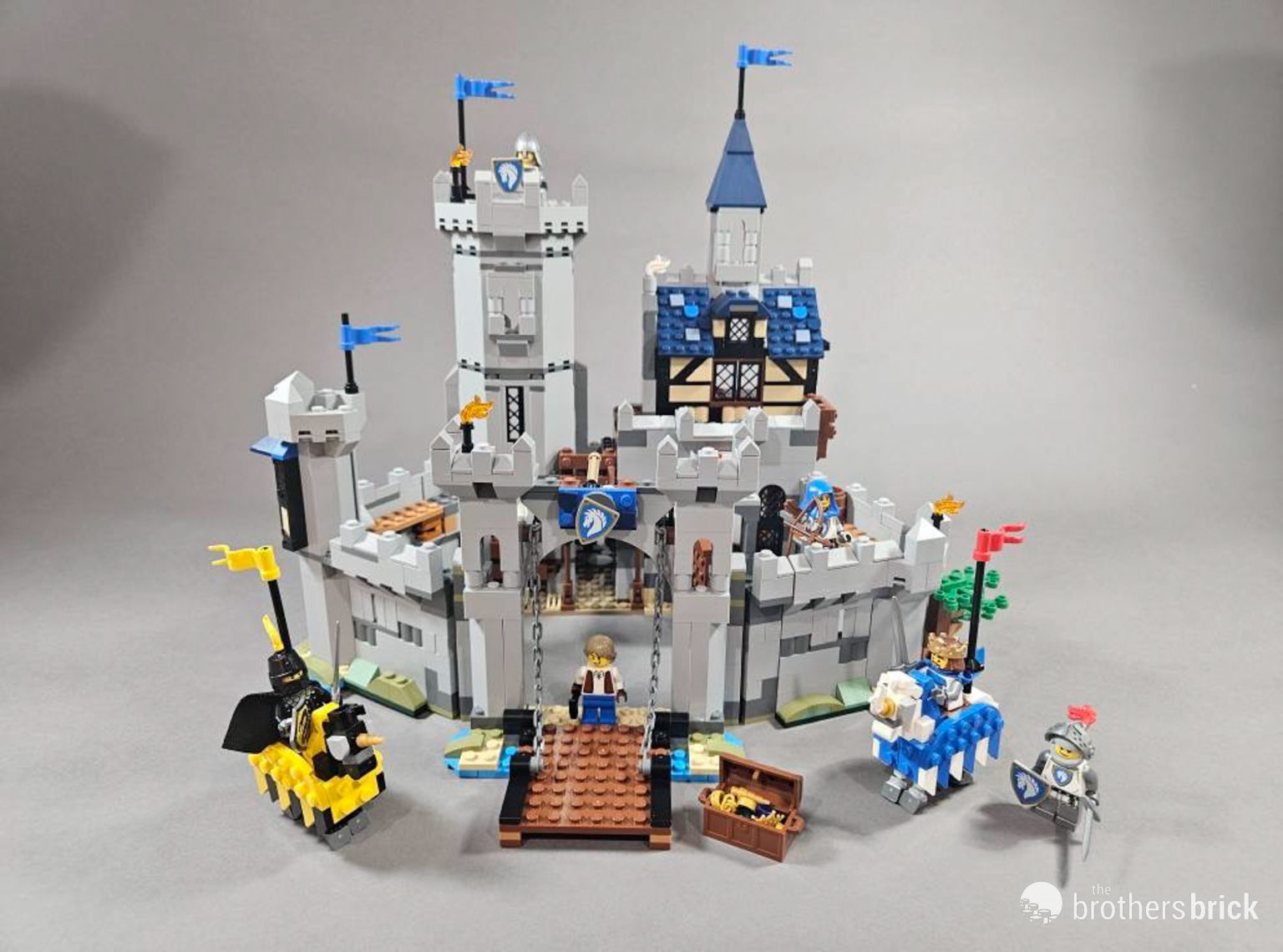 LEGO Creator 3-in-1 31168 Medieval Horse Knight Castle: A kingdom of ...