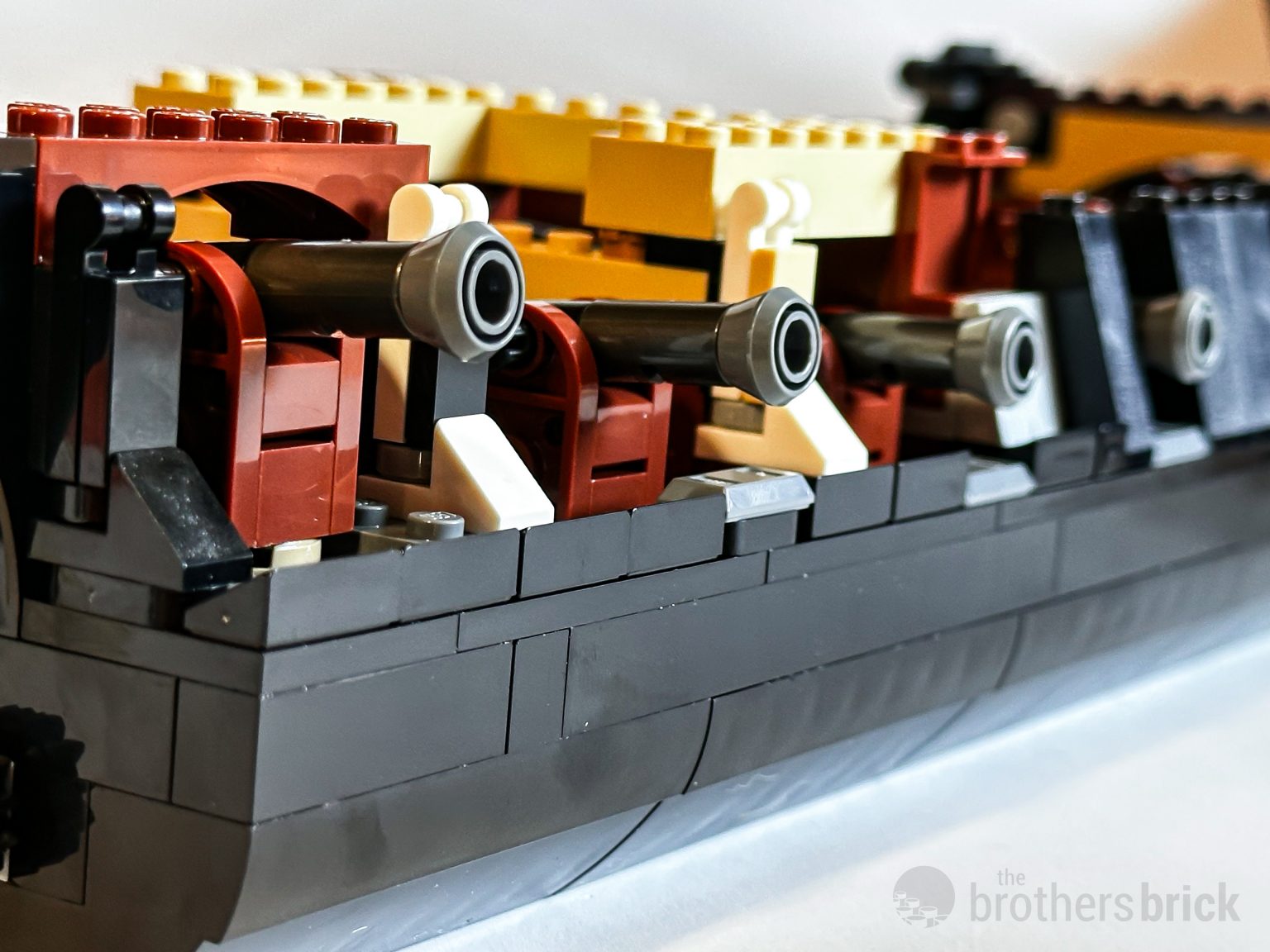 LEGO Icons 10365 Captain Jack Sparrow's Pirate Ship - A shiny Black ...