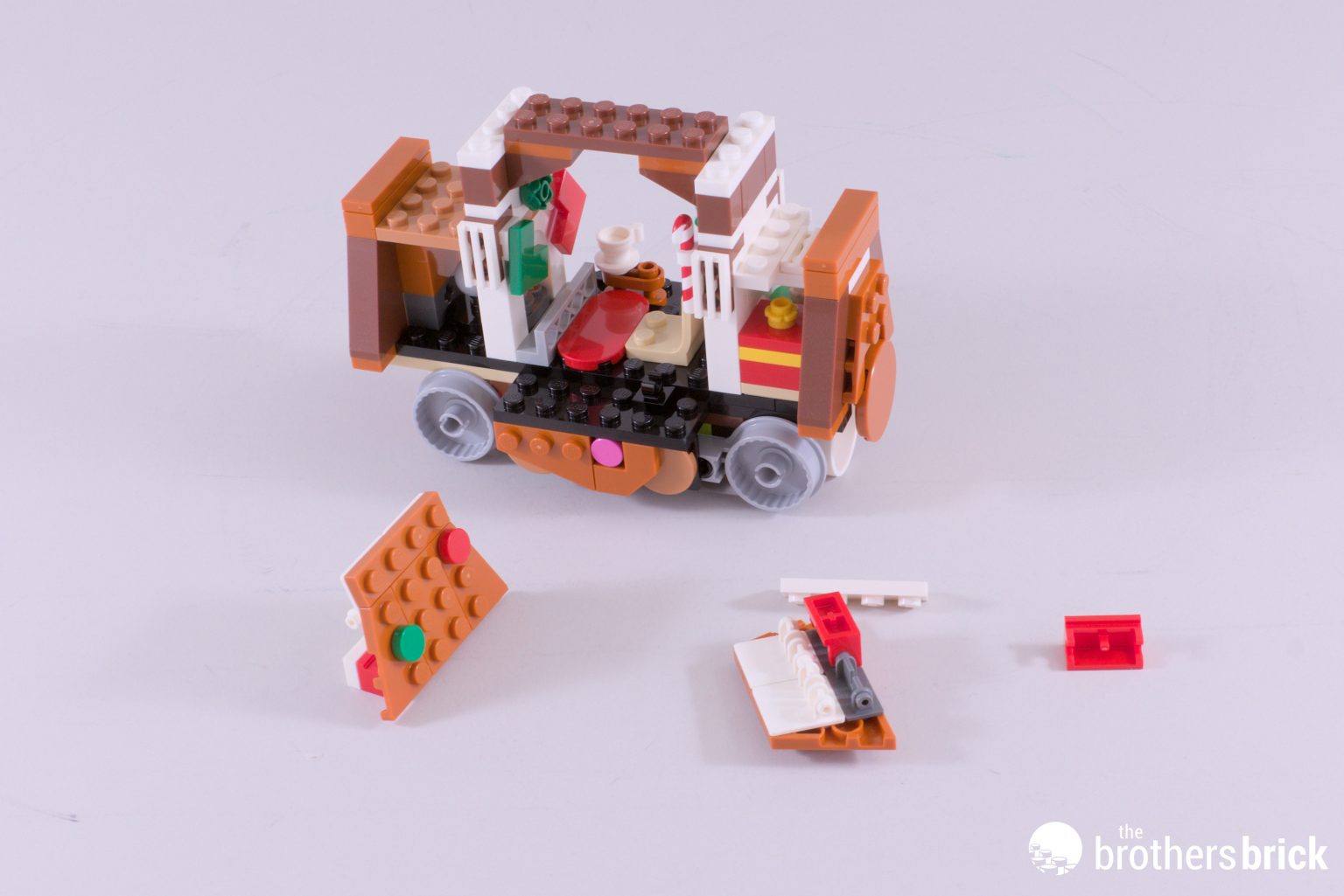 LEGO Star Wars 40806 Gingerbread AT-AT: a sweet deal for Life Day ...