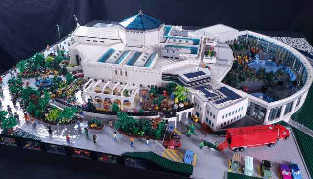 Matt de Lanoy - Shedd Aquarium - The Brothers Brick | The Brothers Brick